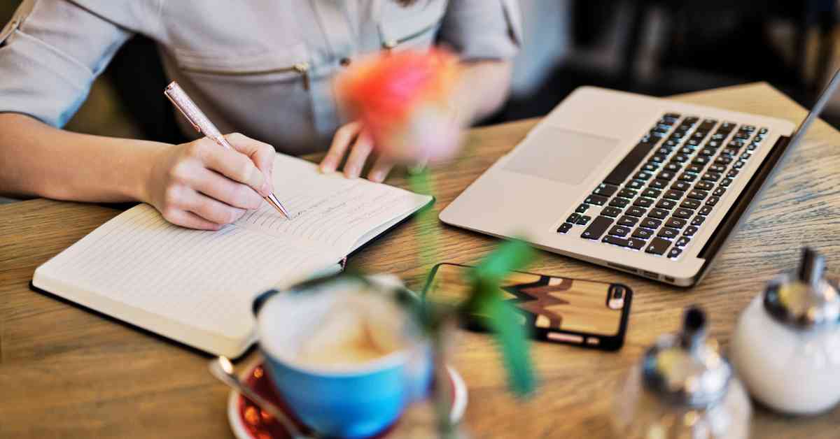 What is a Blog and How Does it Work? (Blogging Demystified) - Samantha North