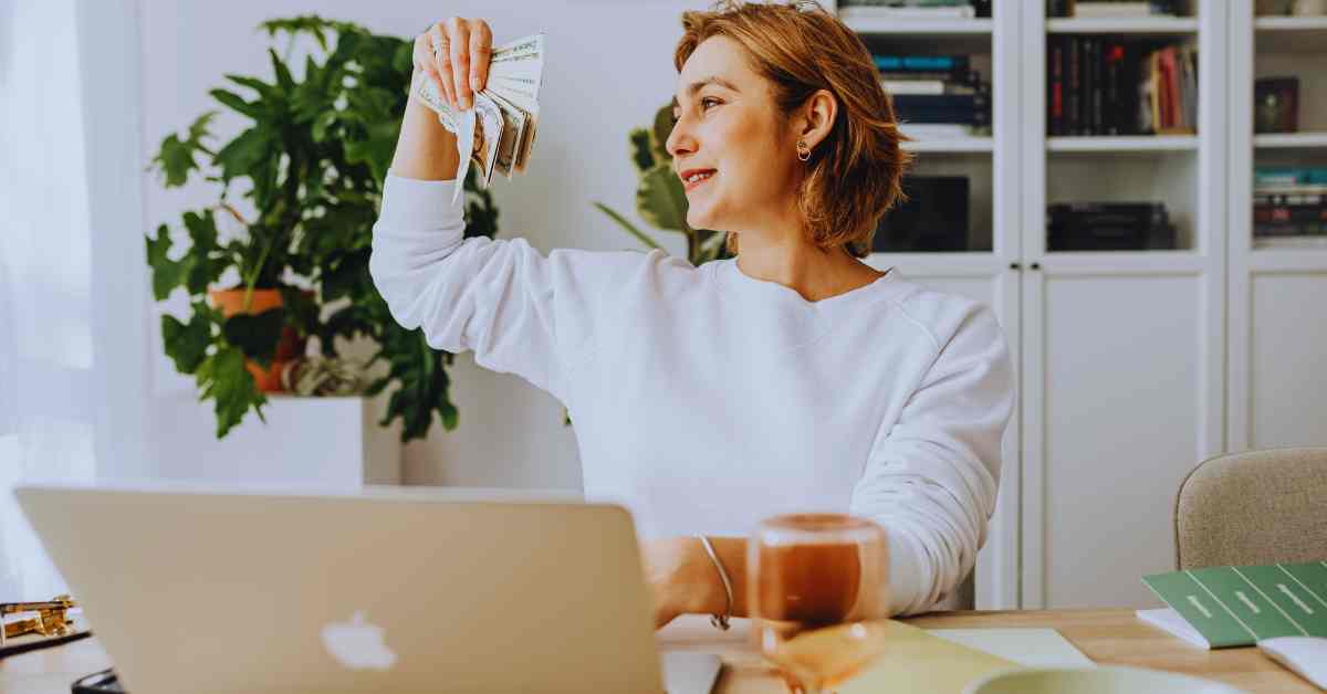 What is a Blog and How Does it Work? (Blogging Demystified) - Samantha North